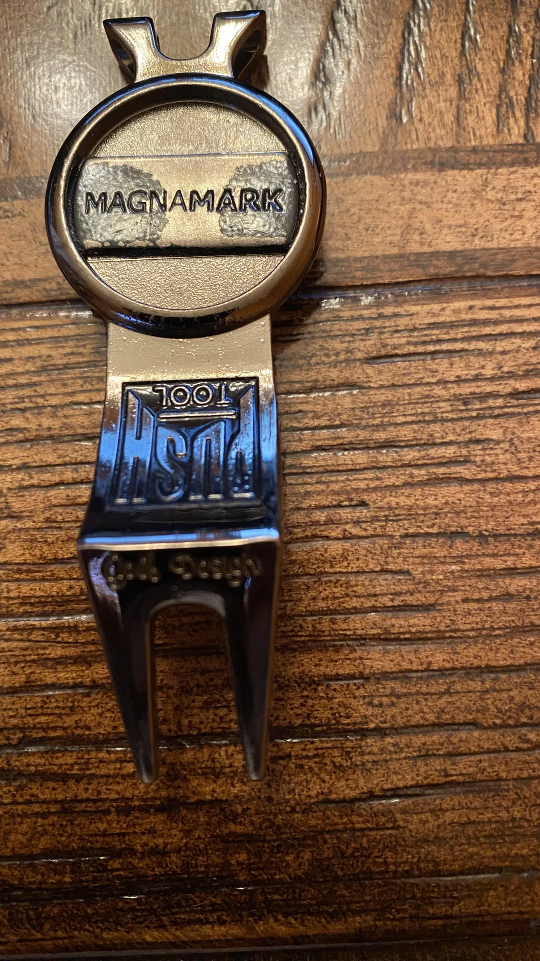 Divot tool + Ball marker | Scrolller