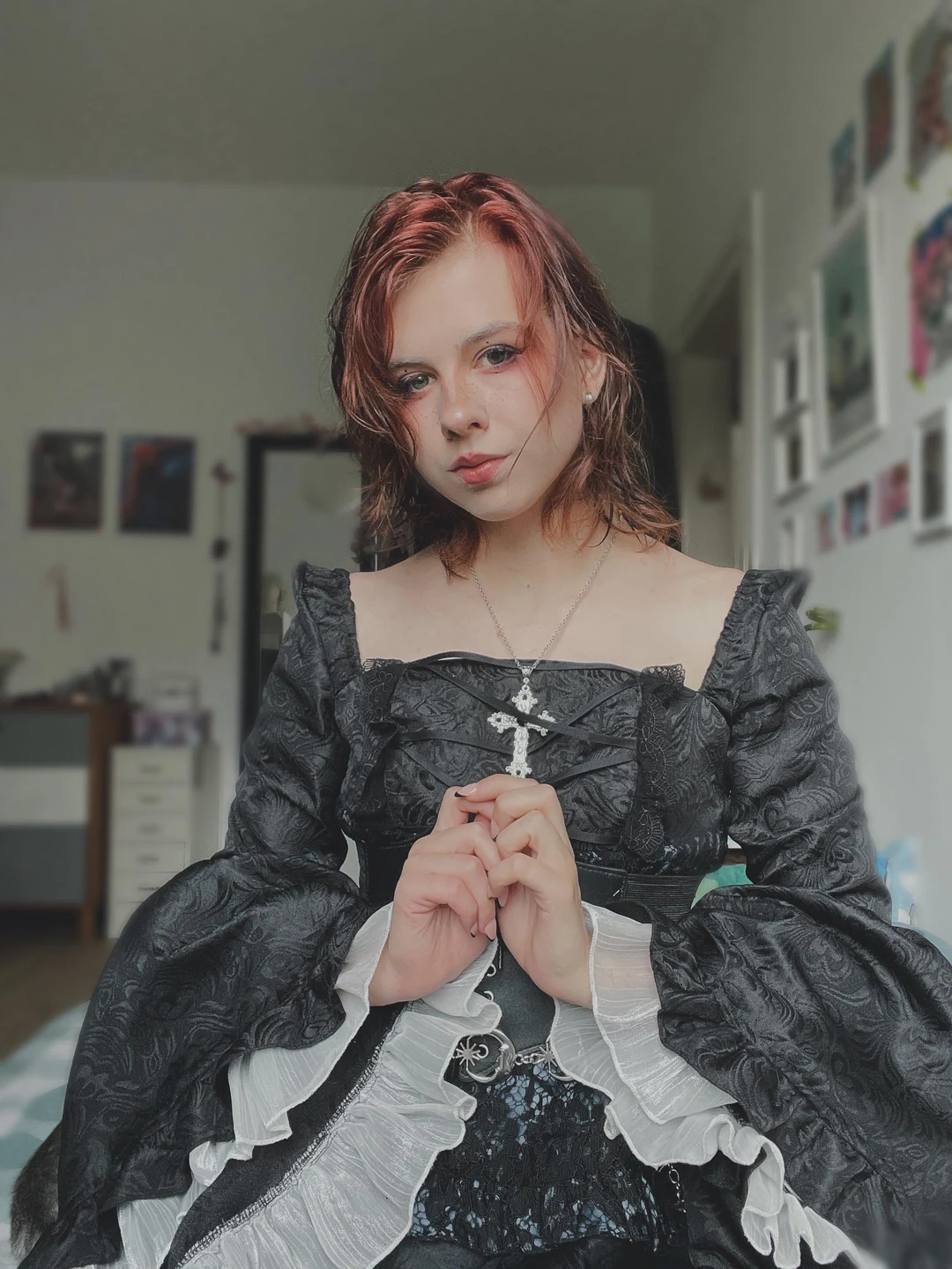 I really should wear more gothic stuff! | Scrolller