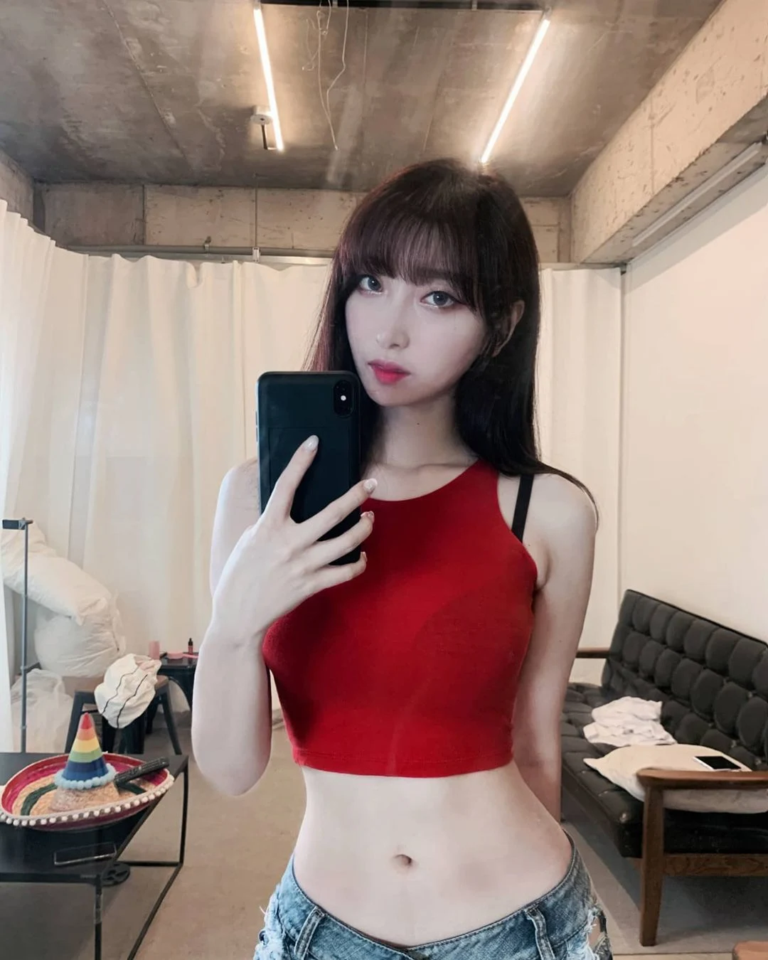 Pretty eyes and midriff | Scrolller