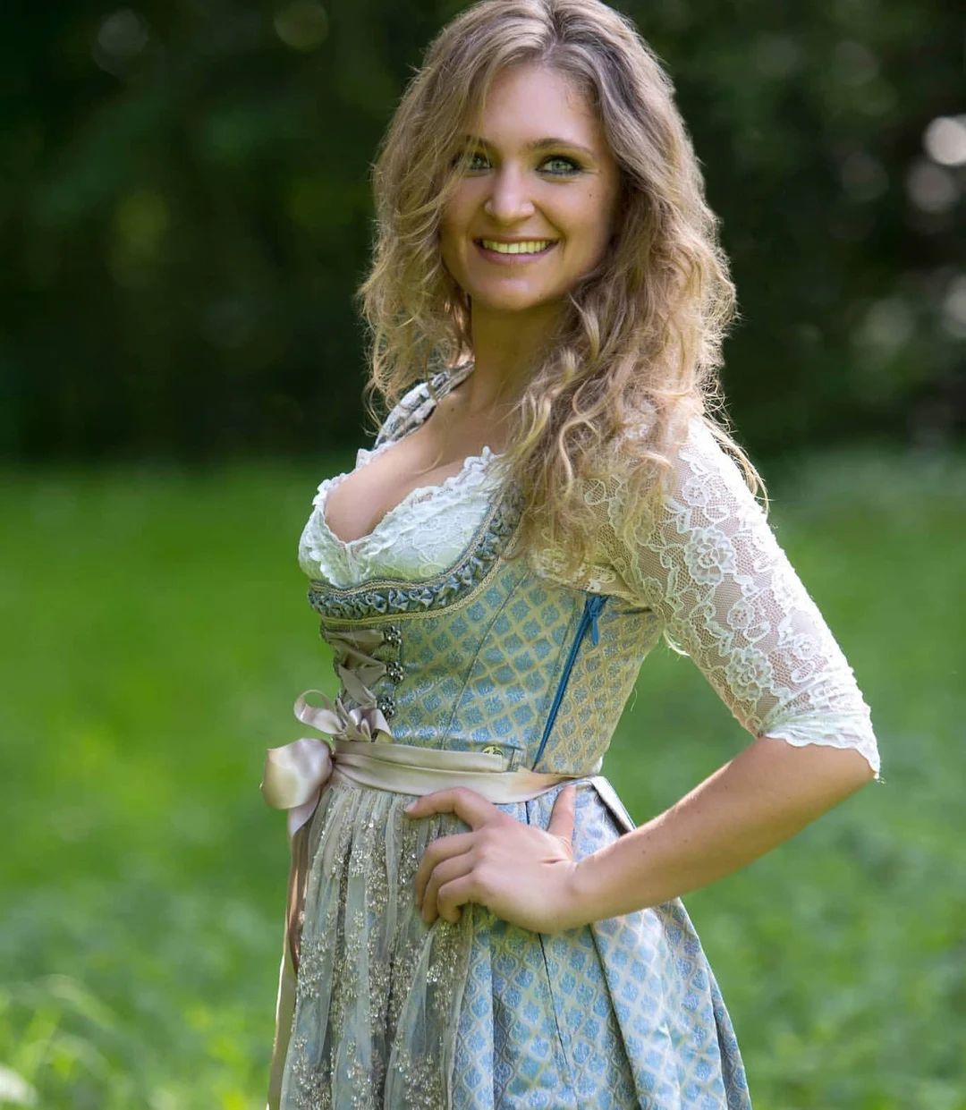 Dirndl | Scrolller