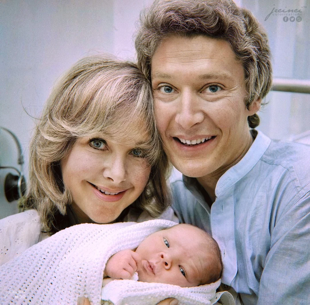 Benedict Cumberbatch and his parents Wanda and Timothy. 1976 | Scrolller