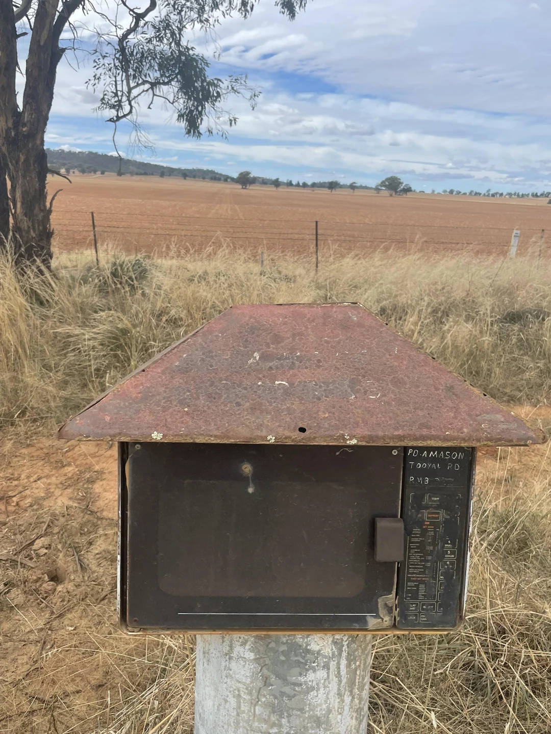 Mailbox microwave out near Wagga | Scrolller