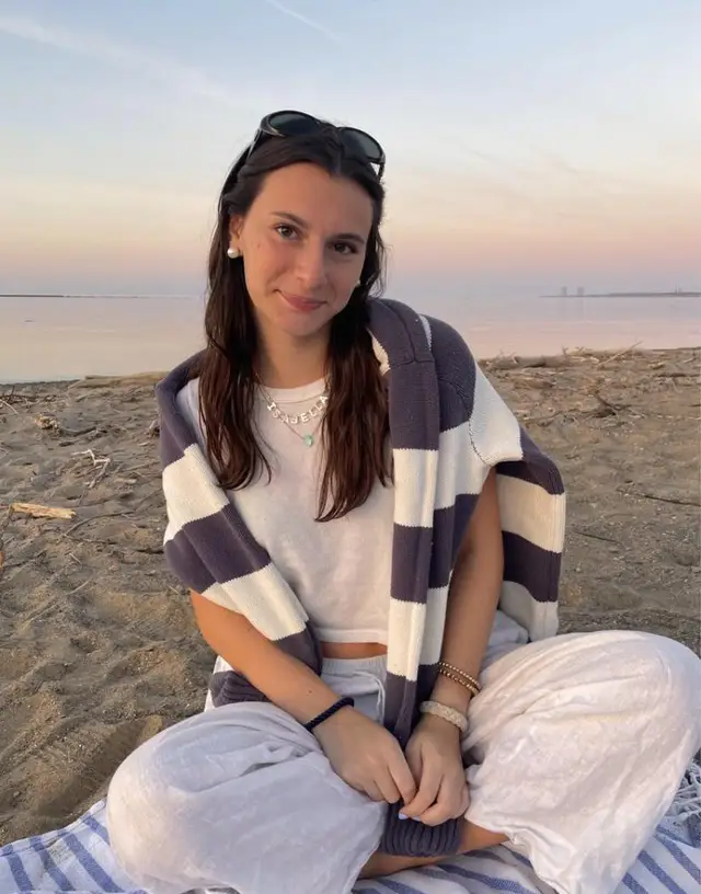 Pretty girl, Isabella | Scrolller