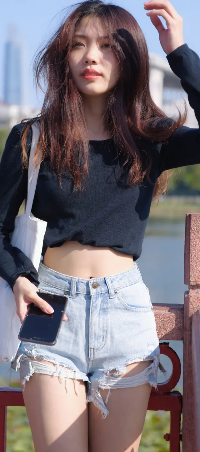 Cute midriff | Scrolller