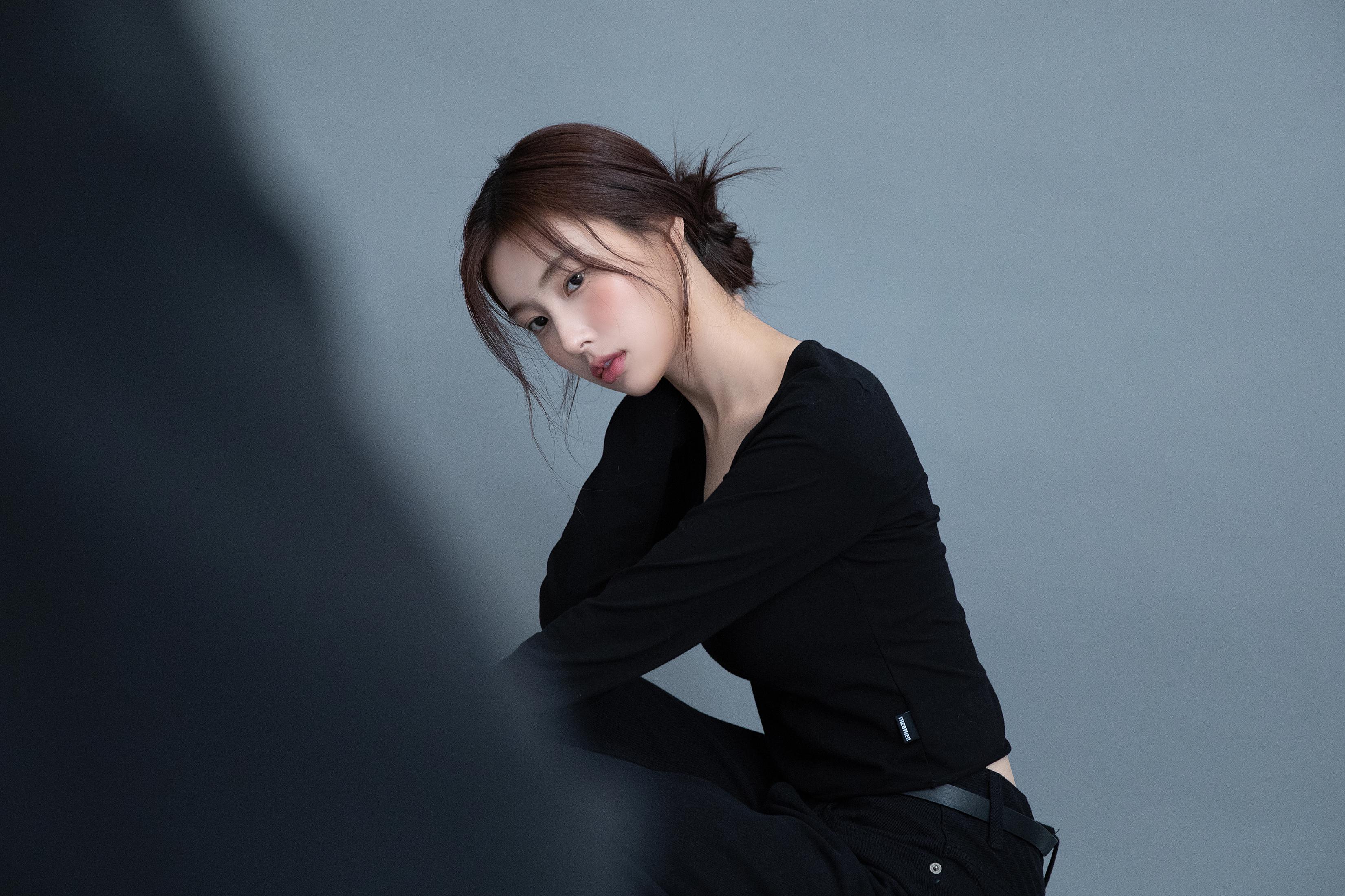 221022 Kang Hyewon - New Profile Photo Behind The Scenes | Scrolller