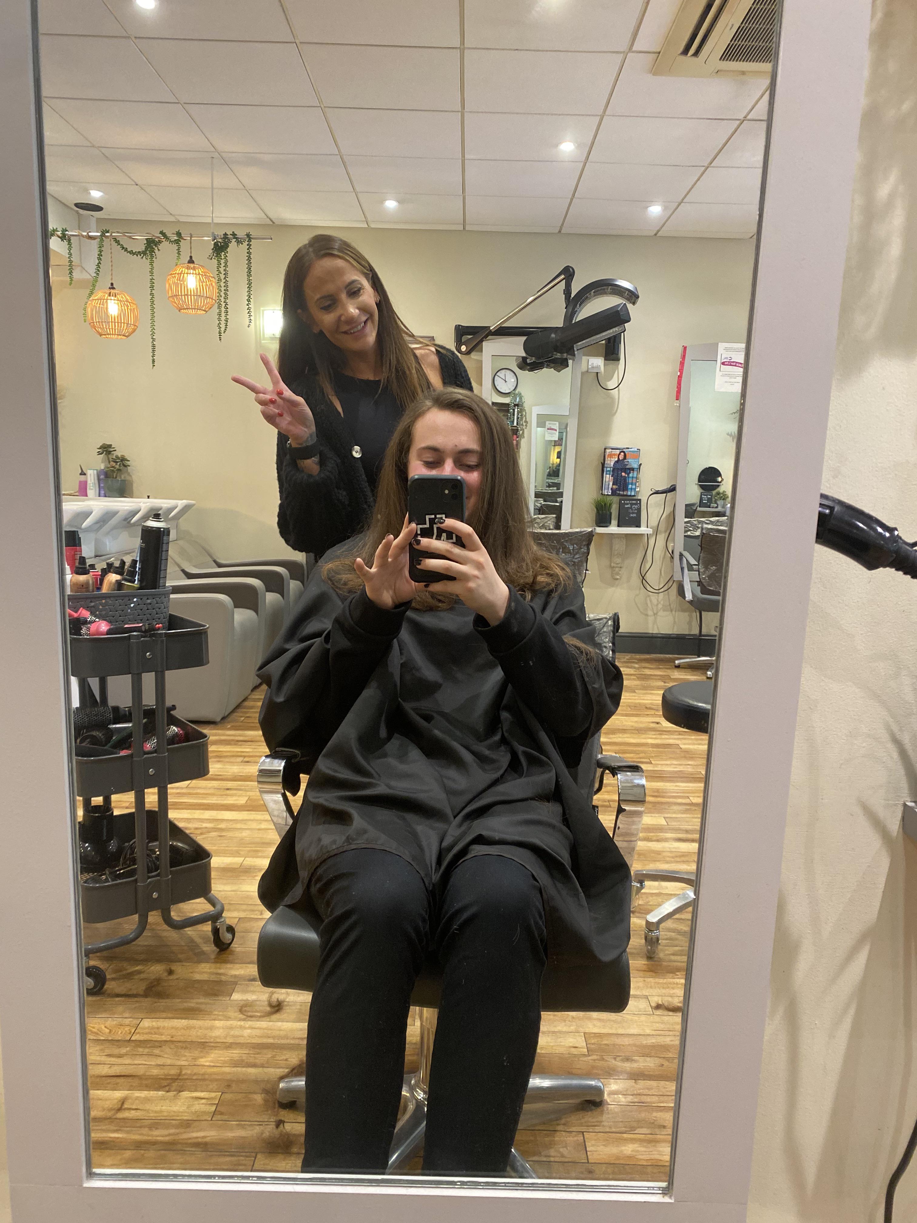 Got my first fully styled femme haircut and I feel so feminine it’s unreal | Scrolller