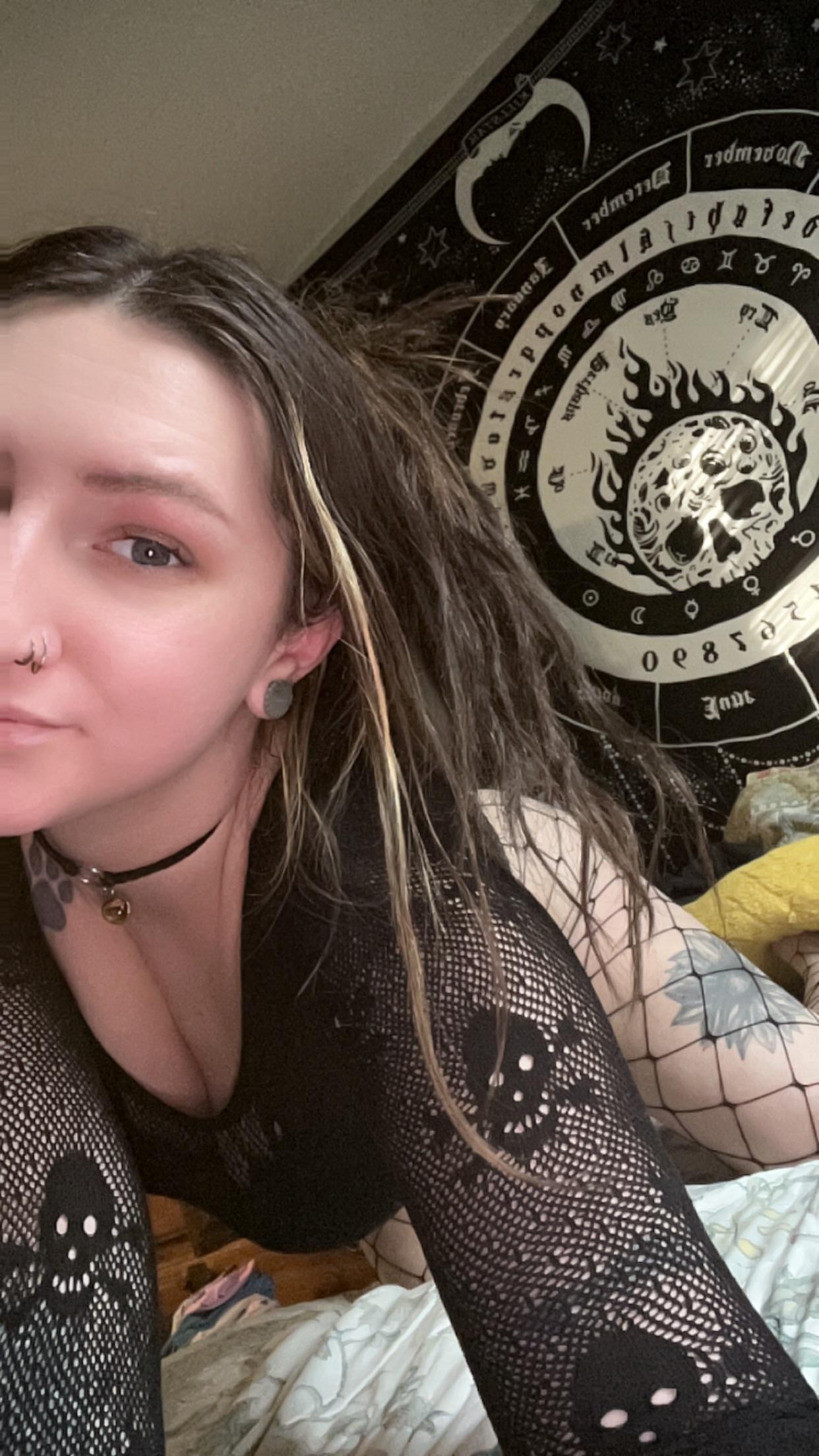 But we all like alt freaks and fishnets right | Scrolller