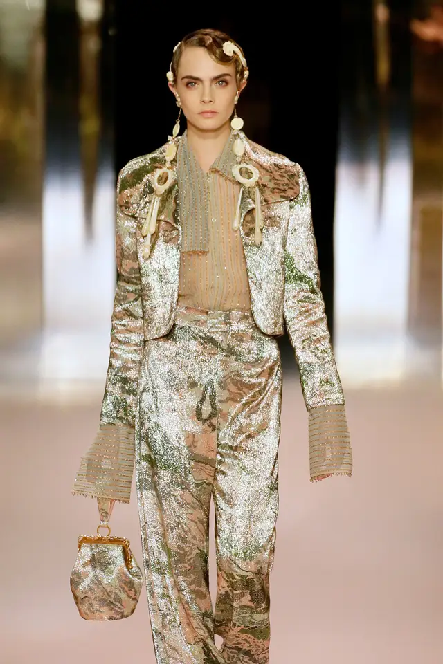 Runway Cara | Scrolller