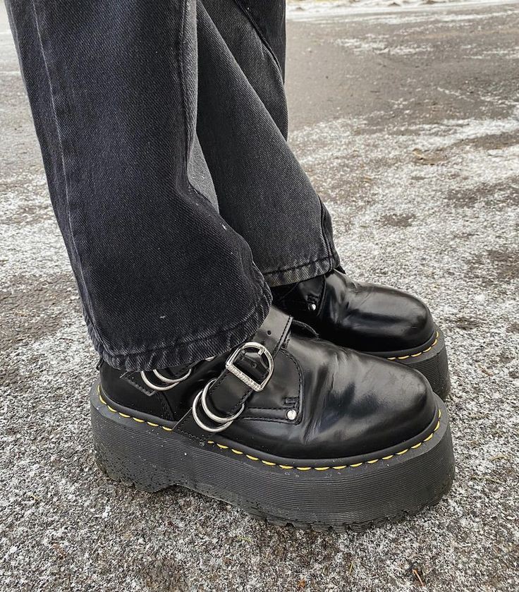 Help me find these shoes | Scrolller