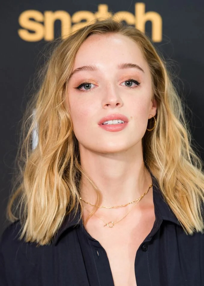 Phoebe Dynevor | Scrolller