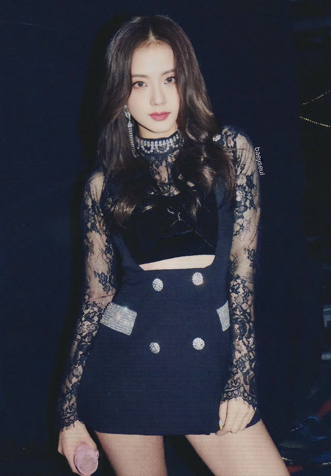 191204 Jisoo | Scrolller