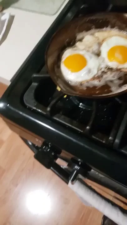 Slidey Eggs!!!! | Scrolller