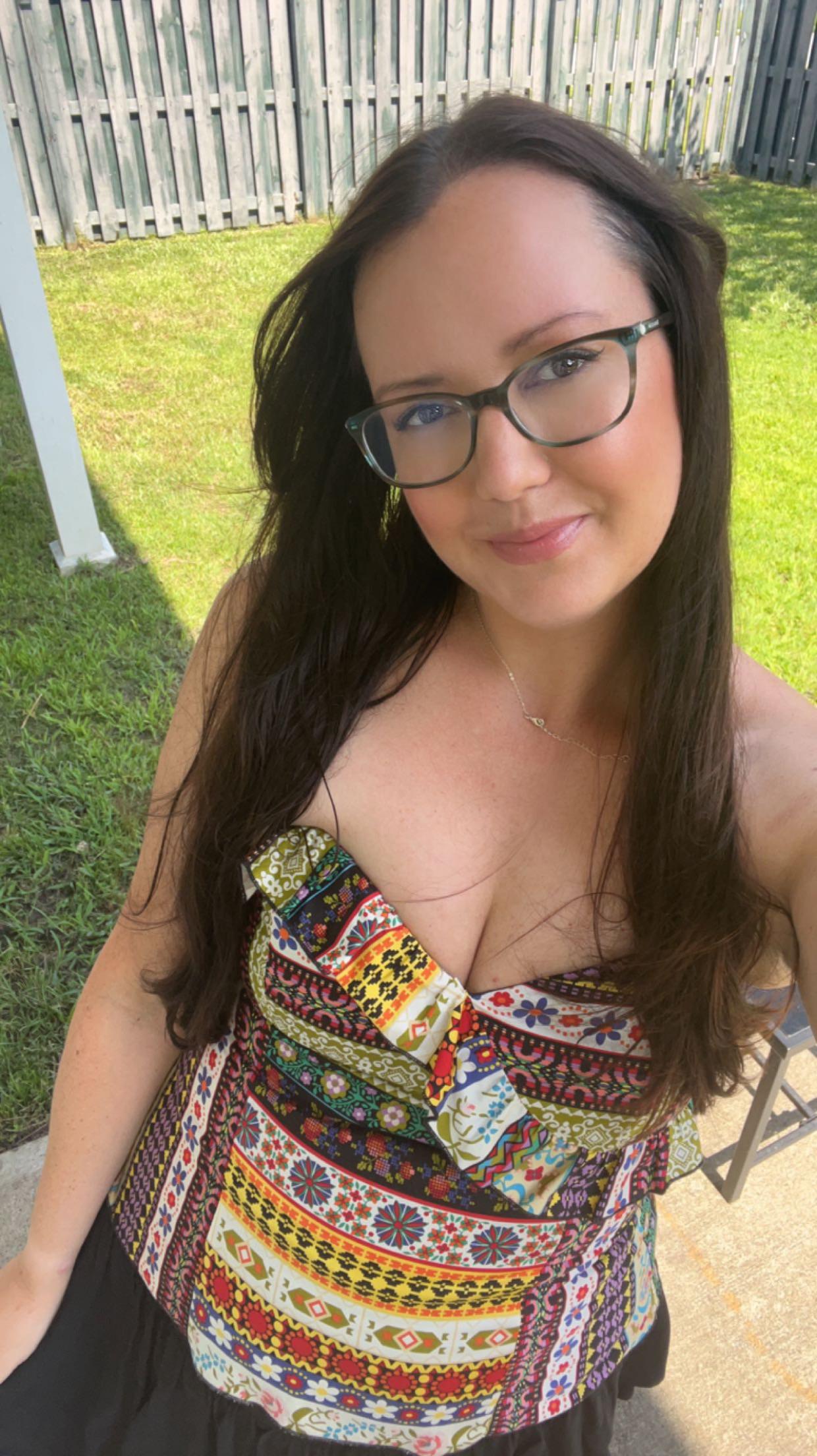 Braless bohemian | Scrolller