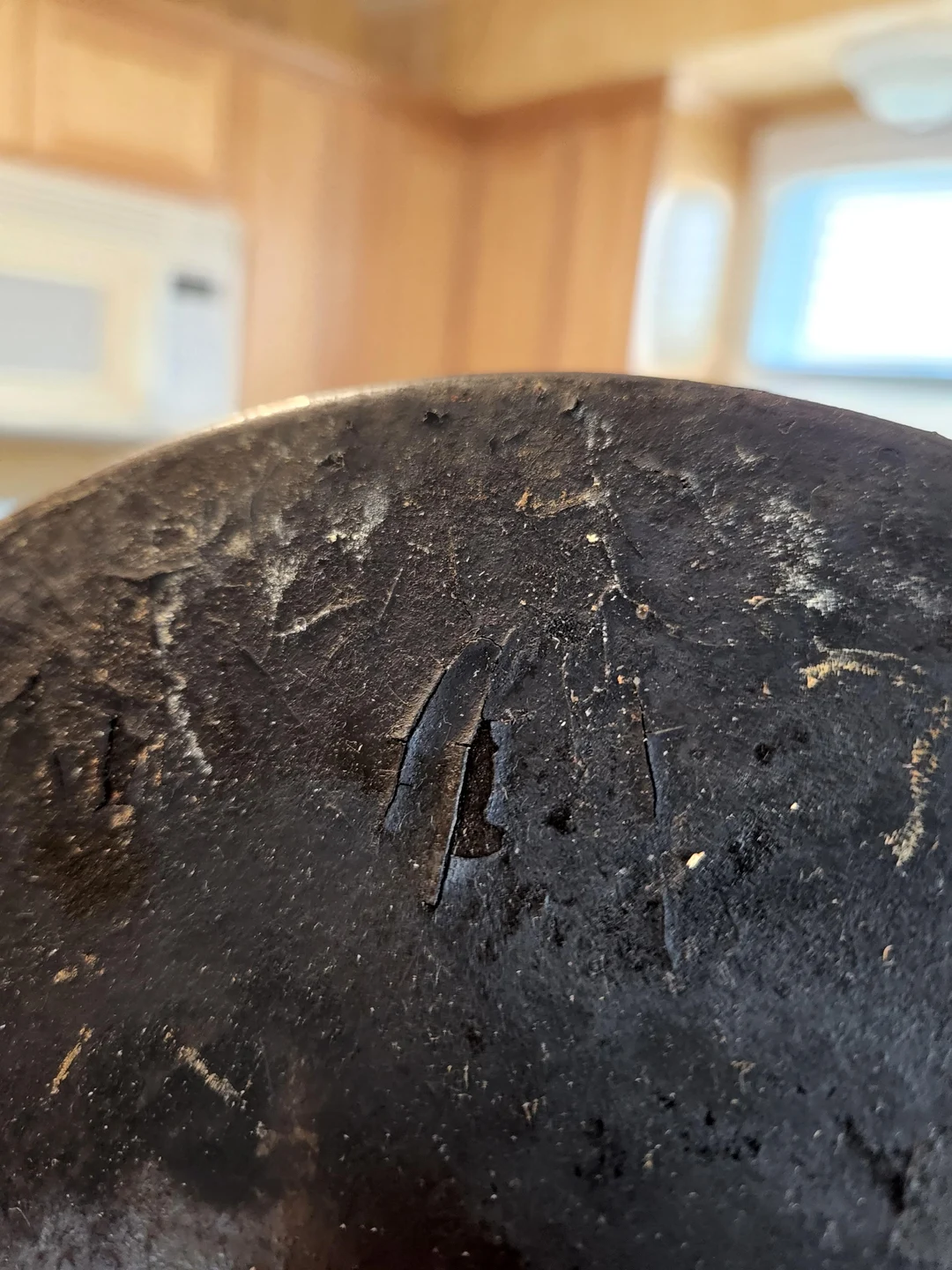 cracking bottom | Scrolller