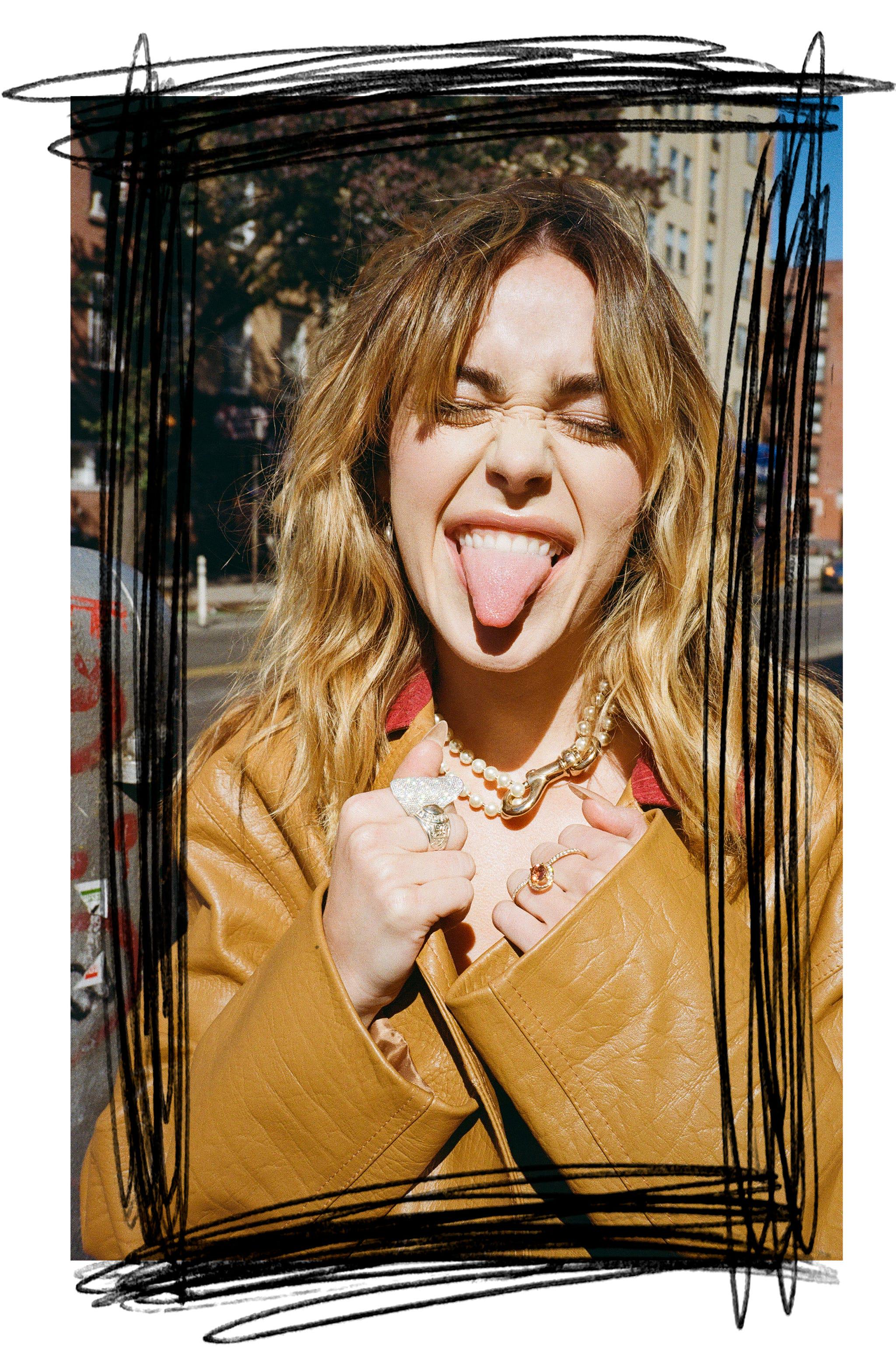 Kiernan Shipka Scrolller