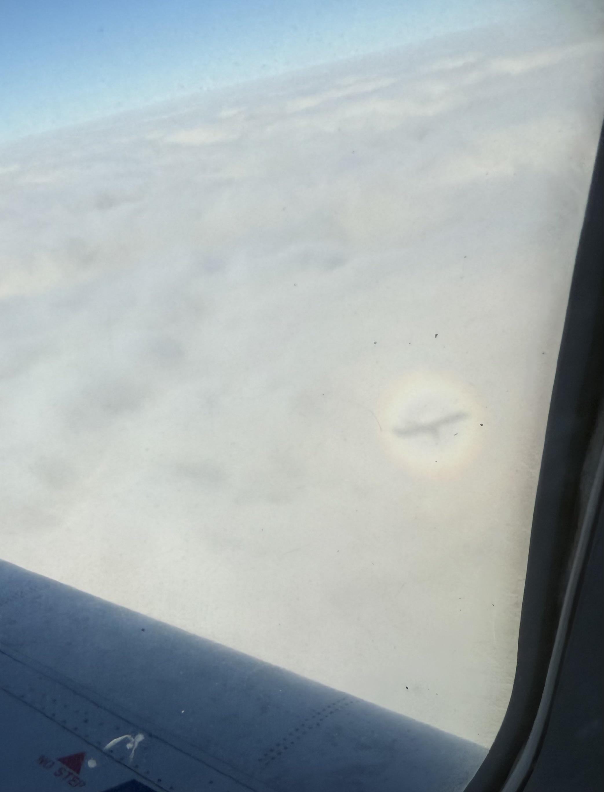 My plane’s shadow fell in the center of a circular rainbow | Scrolller