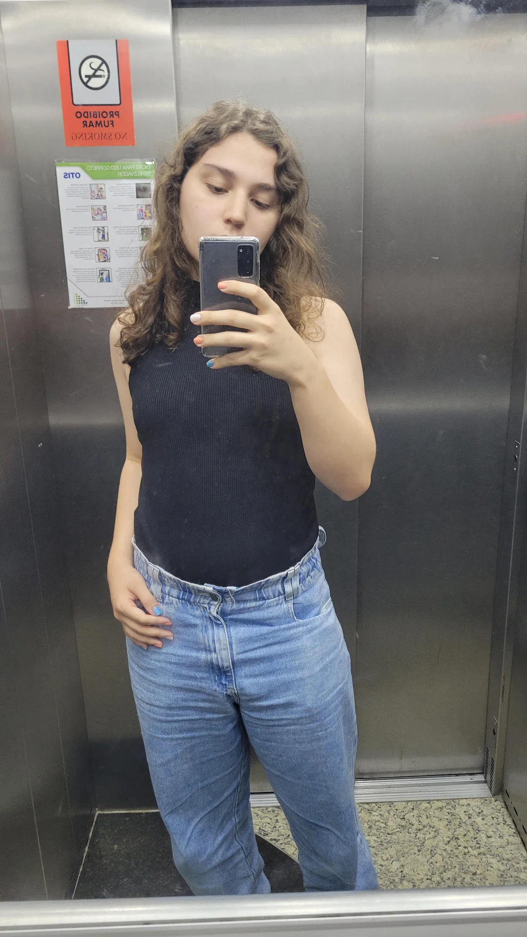 Average elevator selfie | Scrolller