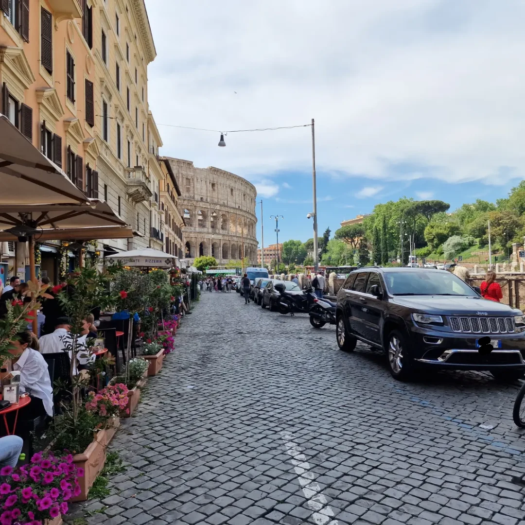 Lunchtime in Rome | Scrolller