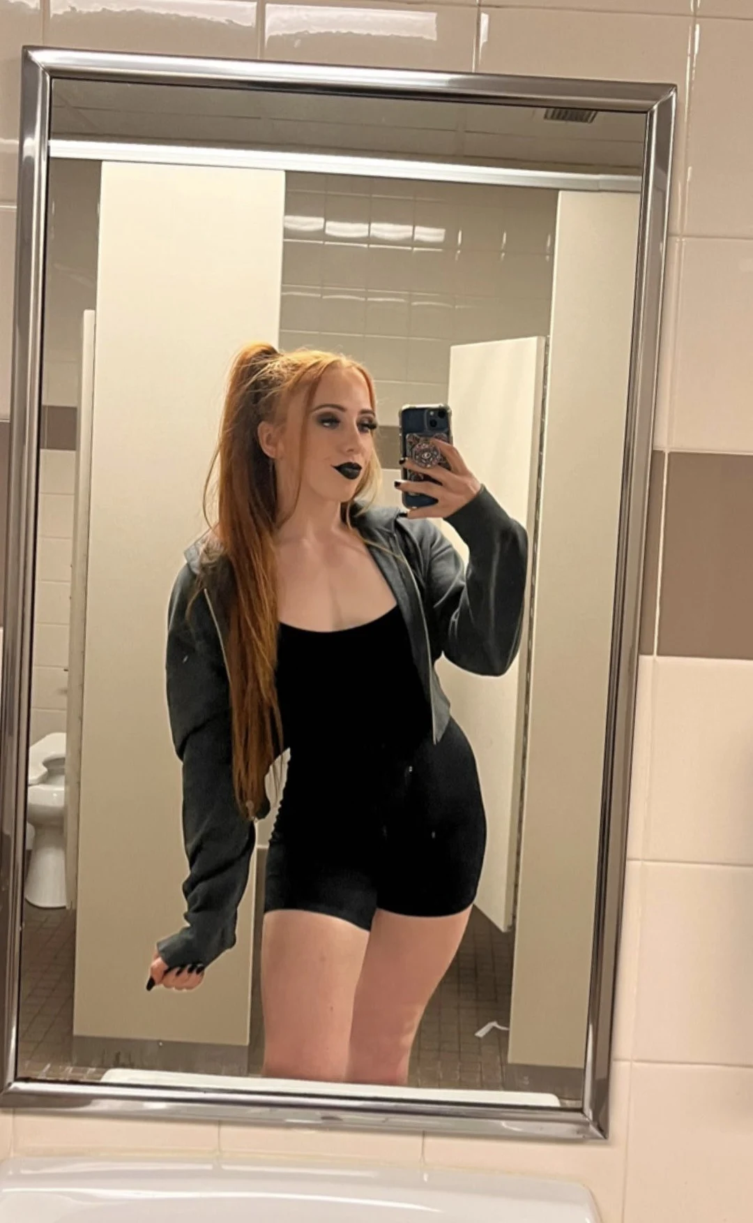 Isla Dawn | Scrolller