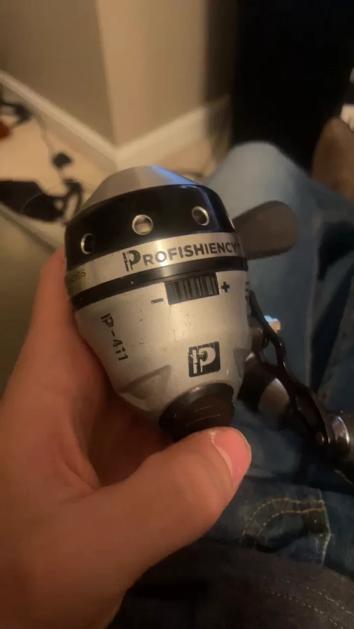 Spool cover pushes upwards when button is pressed | Scrolller