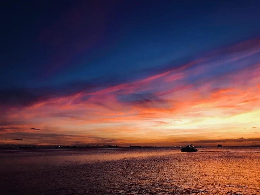 Funky Sky. Manila Bay. | Scrolller
