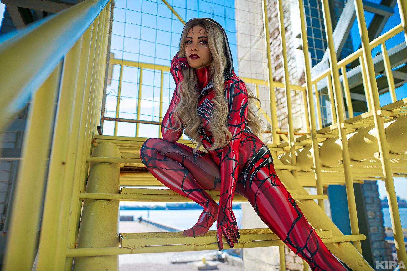 Gwen Carnage cosplay by Yuna Kairi | Scrolller
