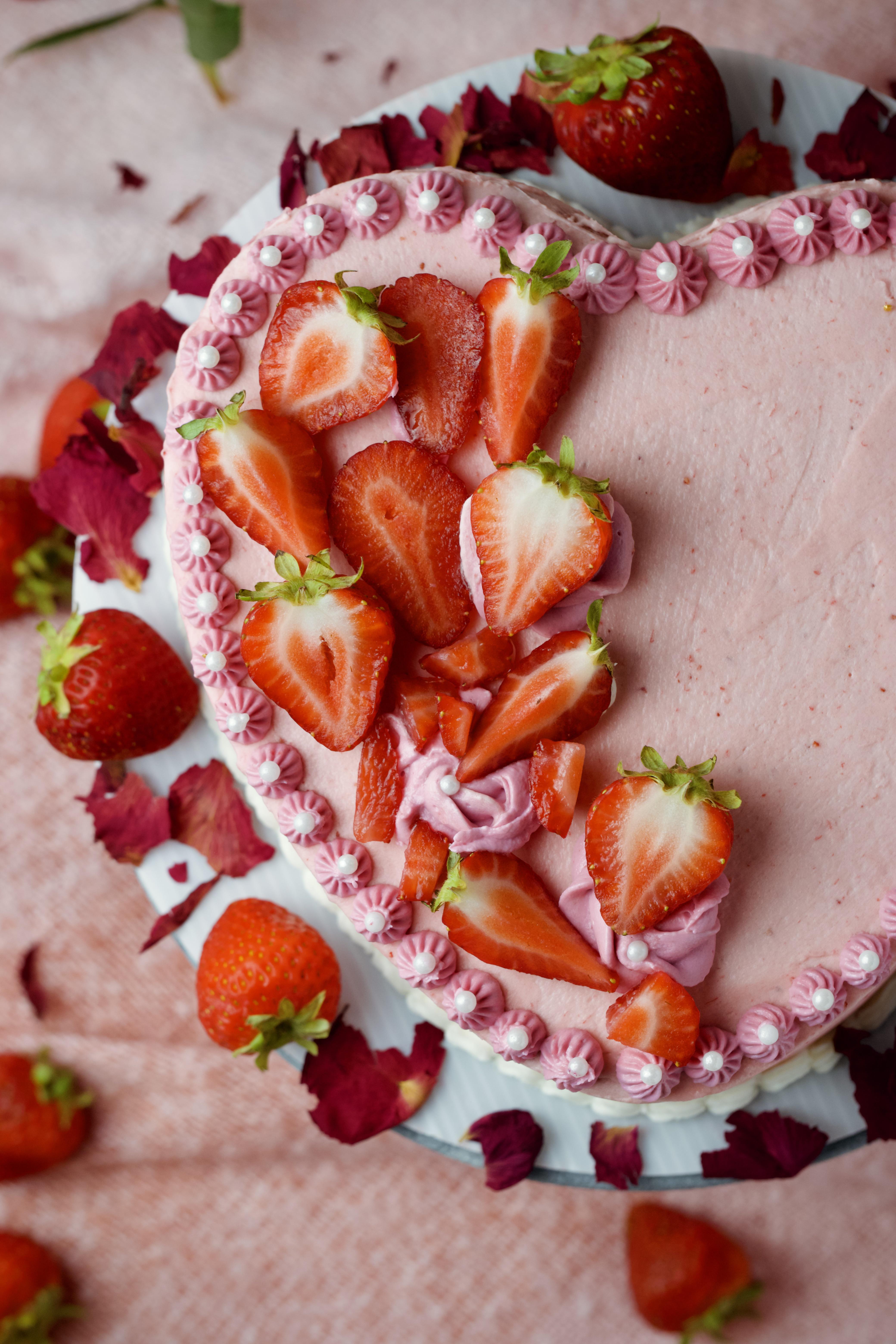 [Homemade] Strawberry cake | Scrolller