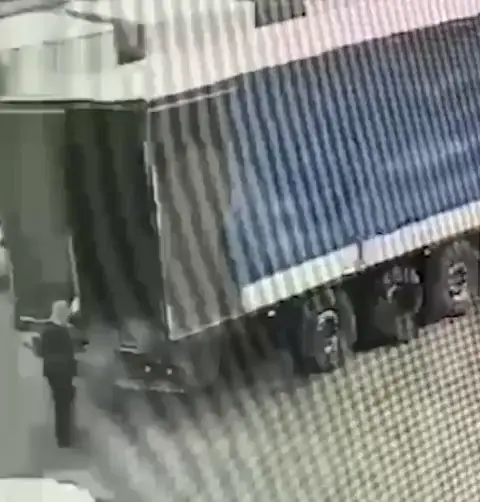 Be careful in windy day. | Scrolller