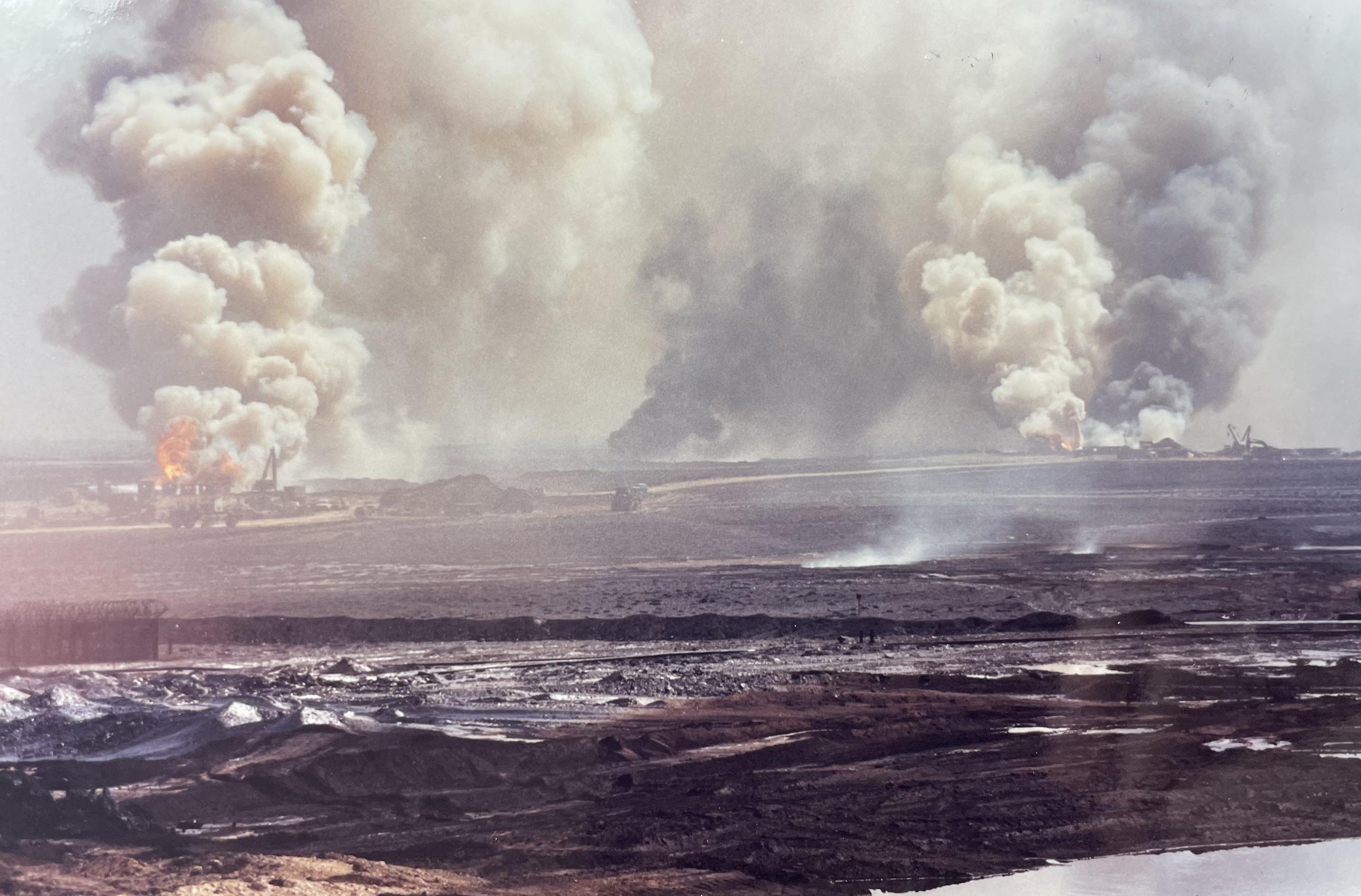 This is what the Burgan oil field in Kuwait looked like 6 months after Gulf War One (Oct 1991 ...