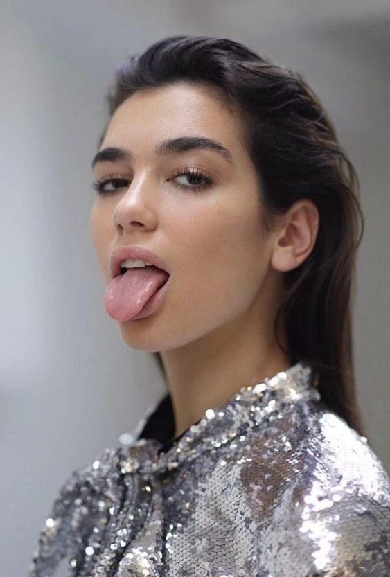 Dua Lipa | Scrolller
