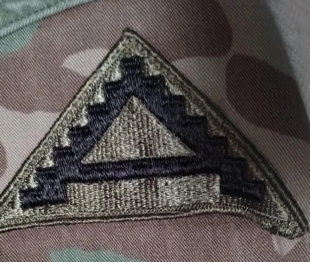 google hasn’t been much help with identifying this patch. but it’s on my us army jacket so this ...