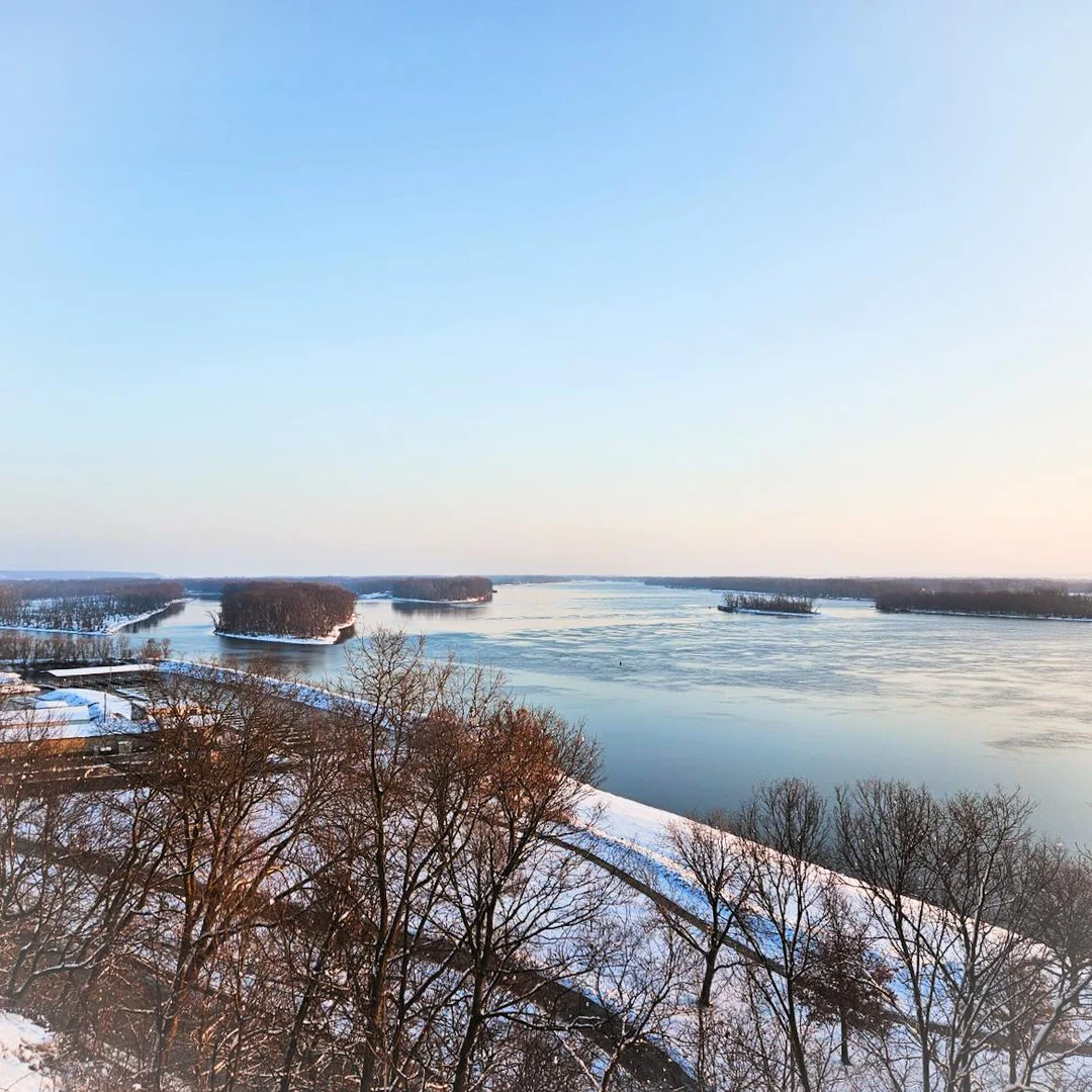 In between snow storms on the Mississippi | Scrolller