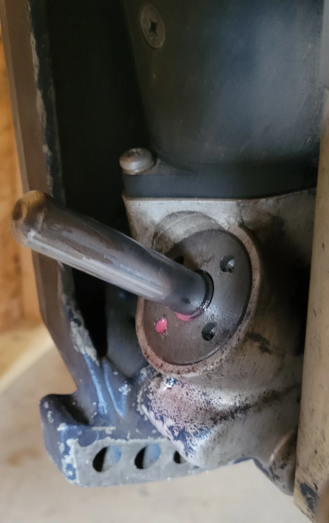 Hydraulic Fluid Leak | Scrolller