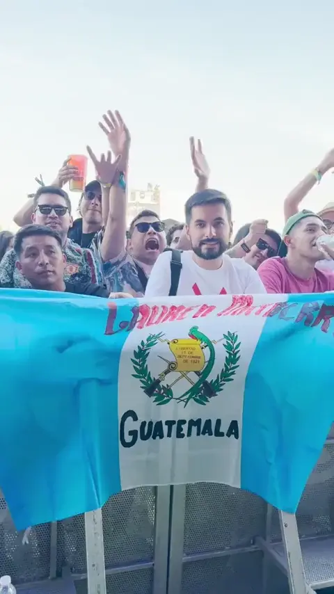 Behind the scenes of Lauren' show in Mexico | Scrolller