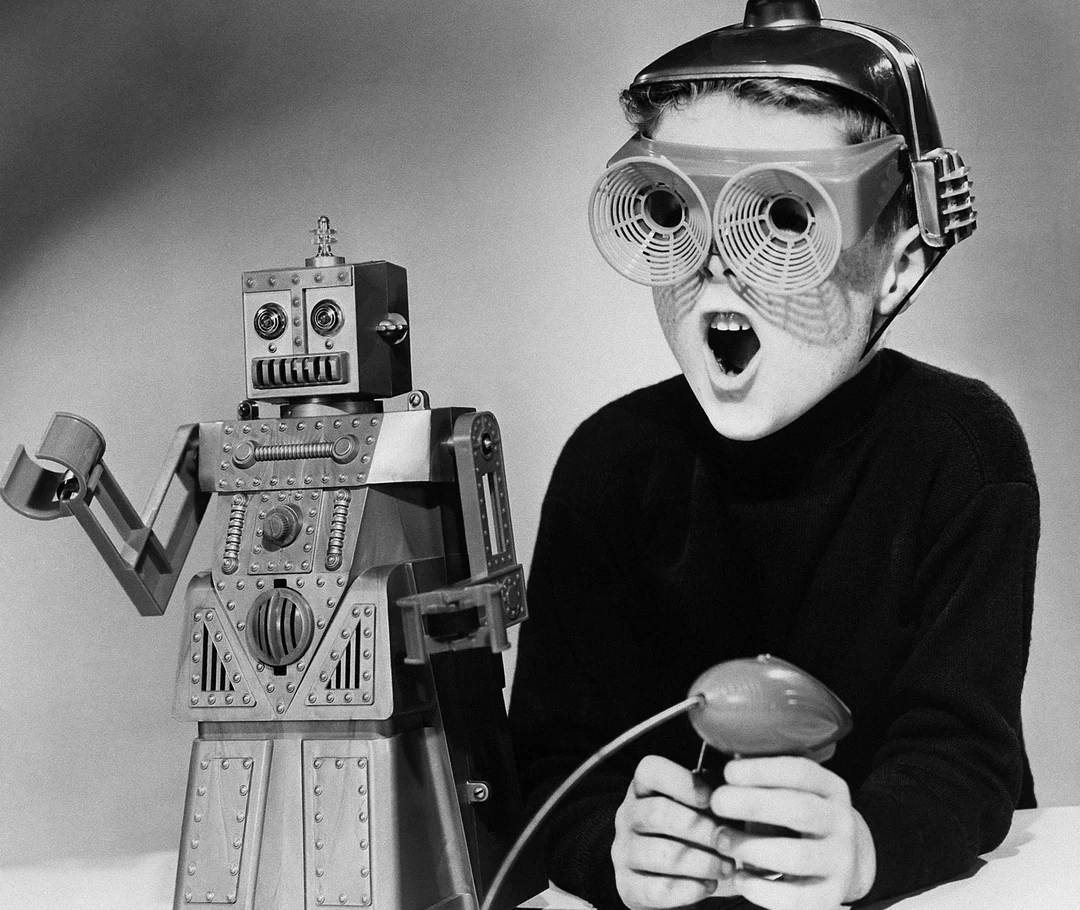 cool robot toy {1950s} | Scrolller