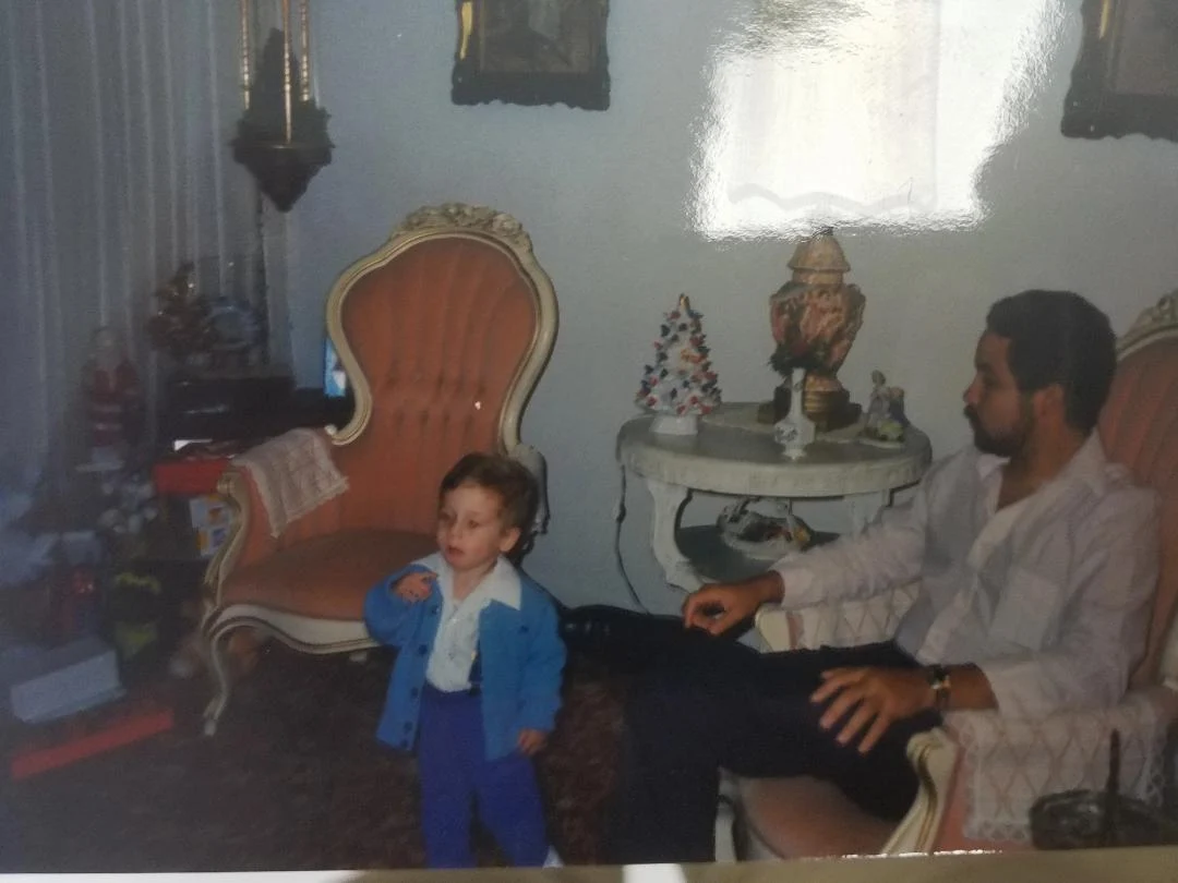 me and my dad at my grandmas house 1989 | Scrolller