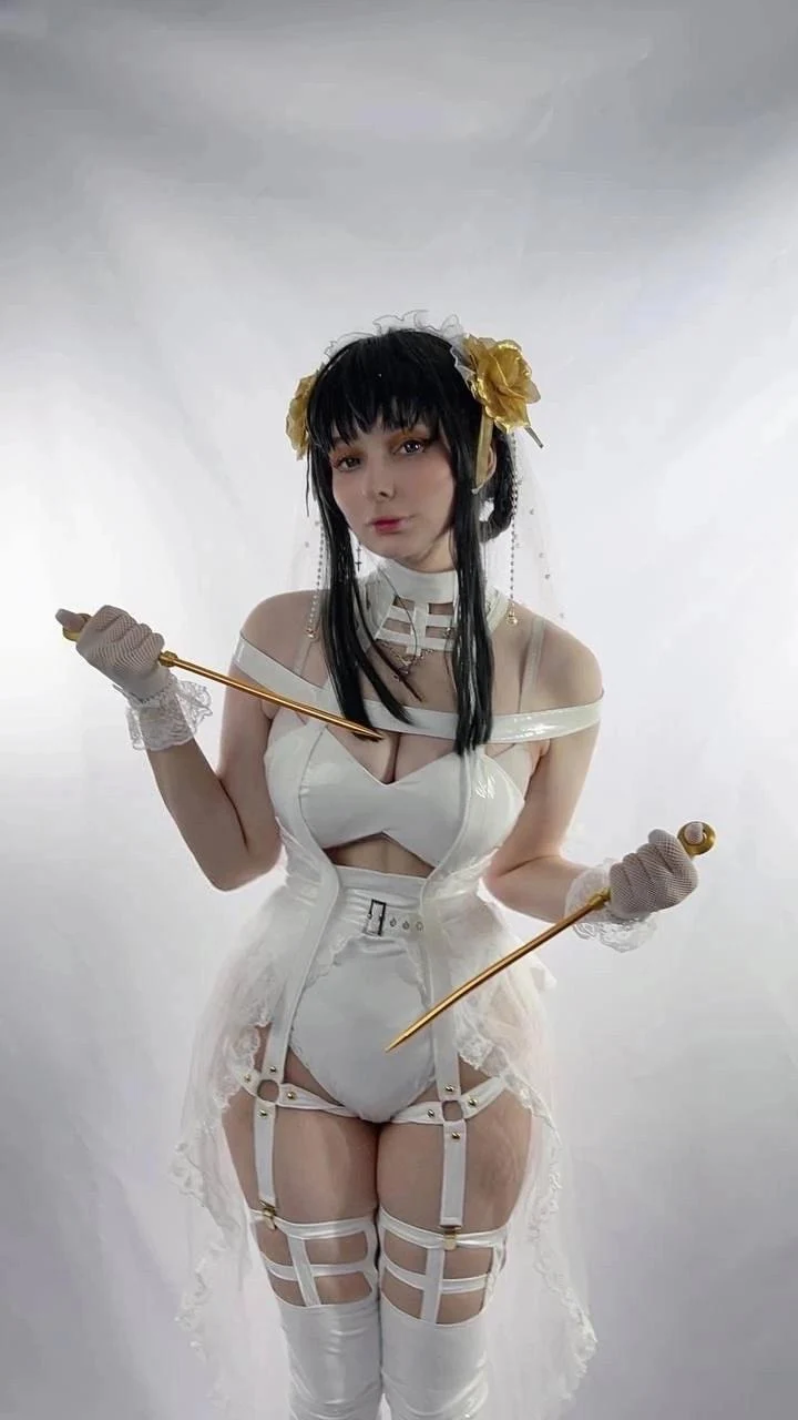 Yor Forger by mia_green_tea | Scrolller