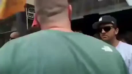 Blocking the entrance | Scrolller