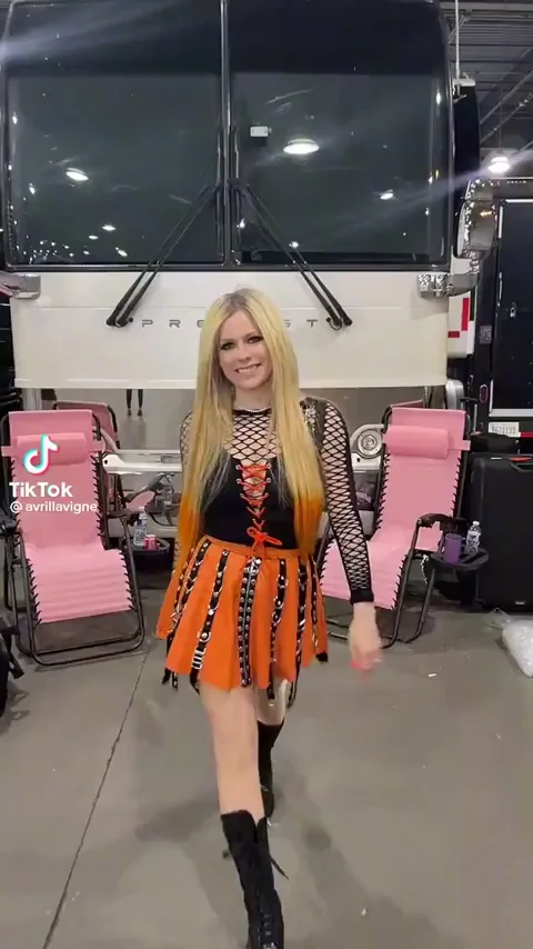 Avril Lavigne Scrolller
