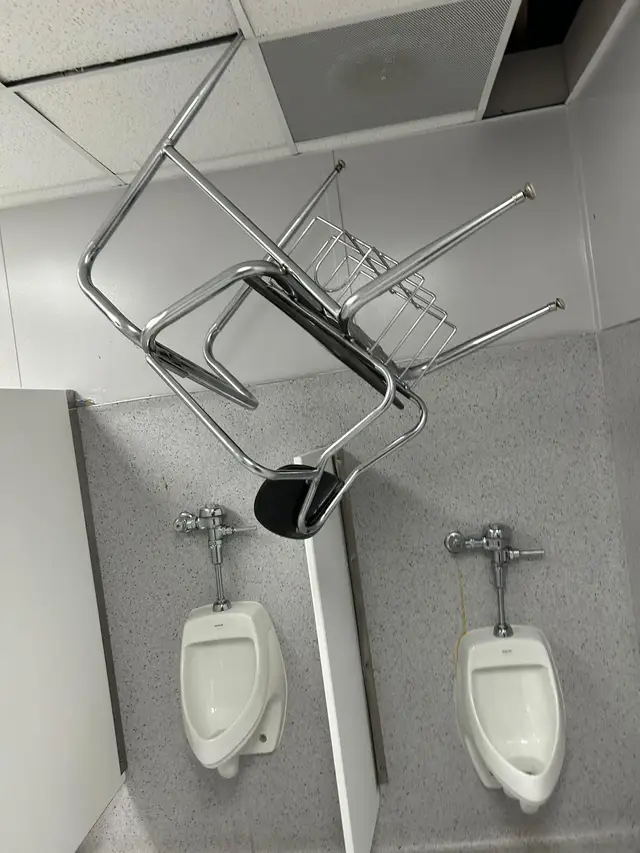 There’s a desk in the boys restroom | Scrolller