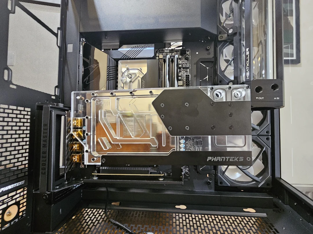 Vertical mounted GPU on an angle; can't work out why | Scrolller