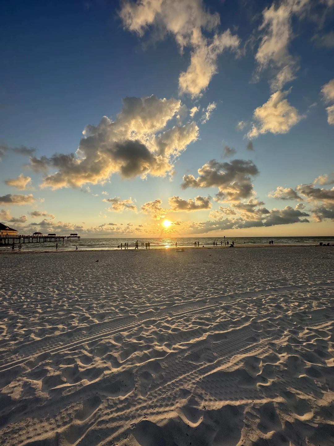 Clearwater Beach, FL | Scrolller