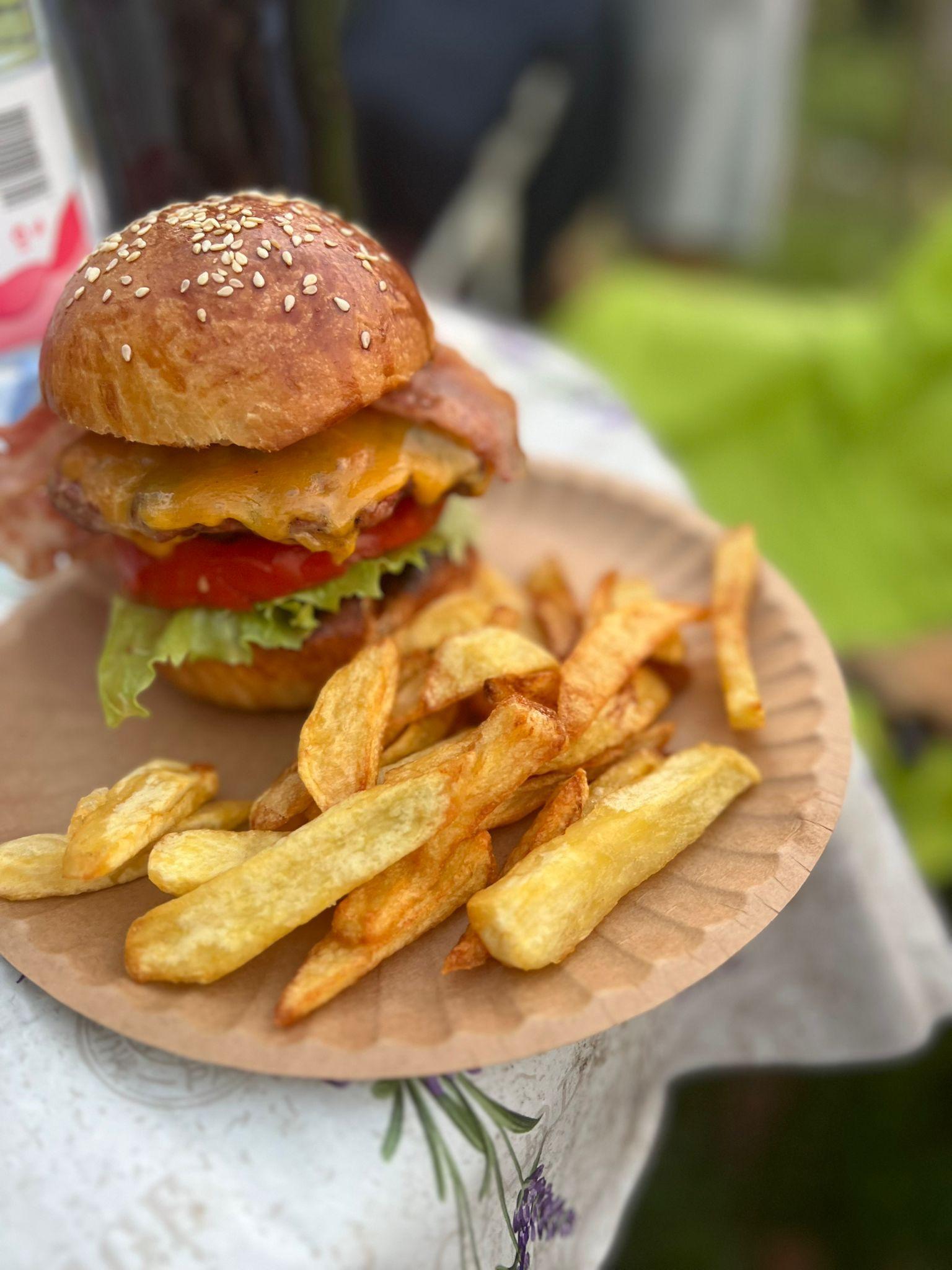 [homemade] burgers | Scrolller