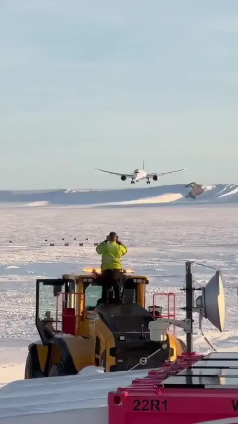 Boeing 787 makes its first ever landing in Antarctica. | Scrolller