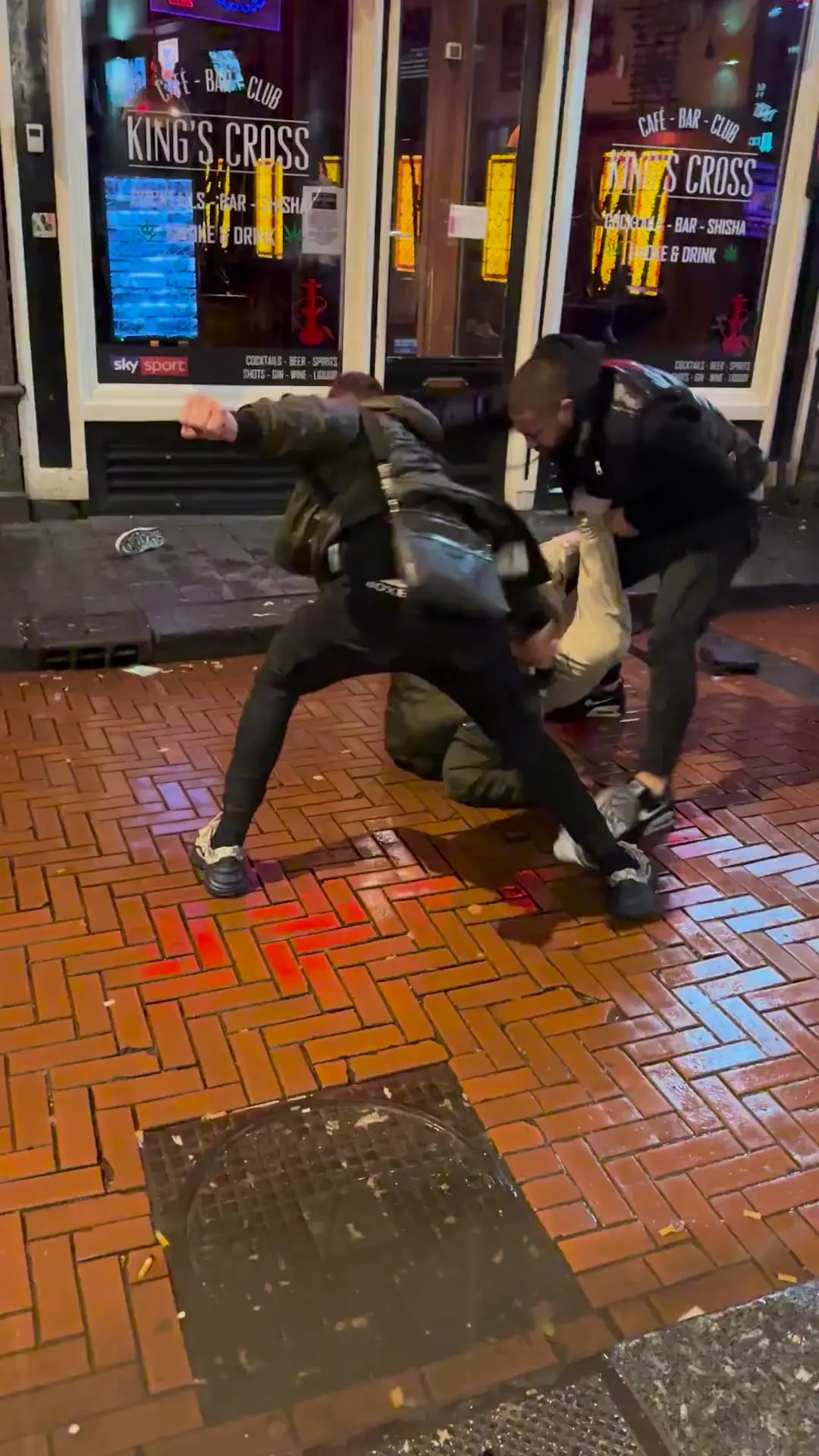 Brawl outside bar in Red Light District Amsterdam | Scrolller