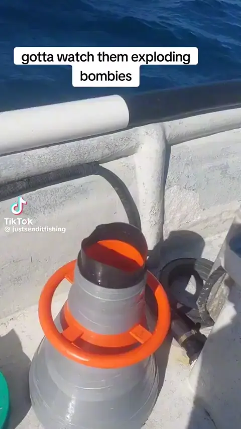 Breaking waves in the middle of the ocean 😳 | Scrolller