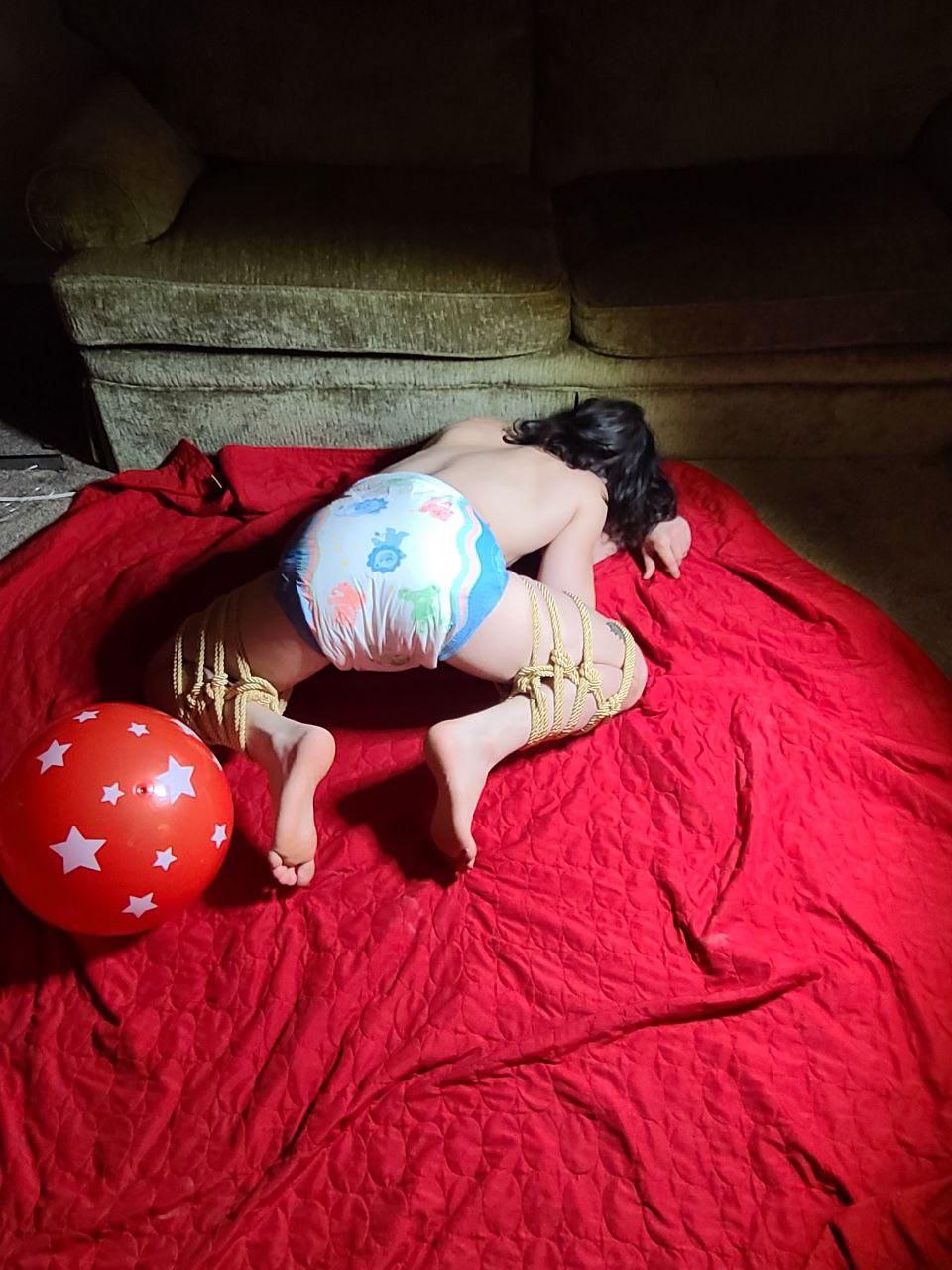 Some ropes and diapers | Scrolller