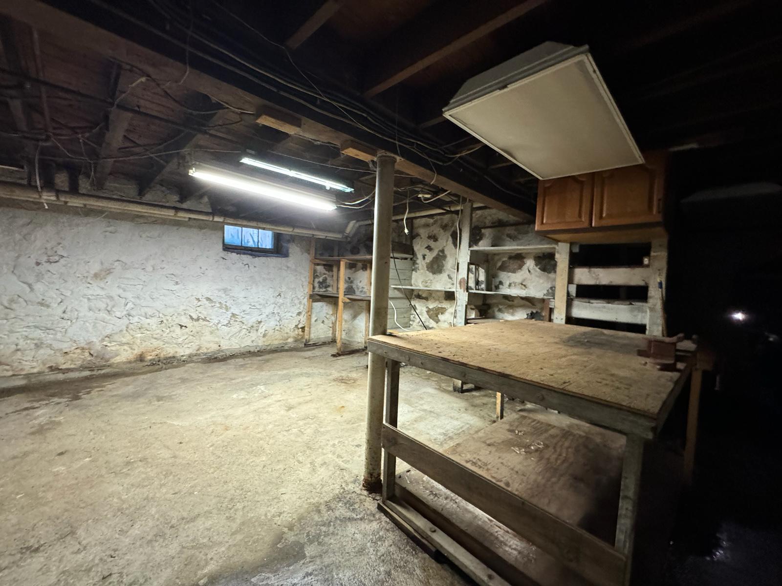 Foundation and leaking | Scrolller