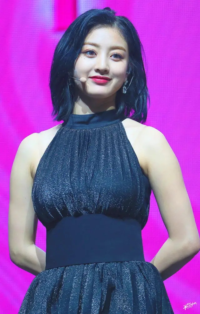 Jihyo | Scrolller