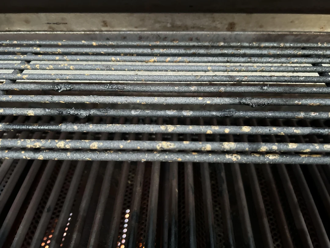 What are the brown spots on my grill? | Scrolller